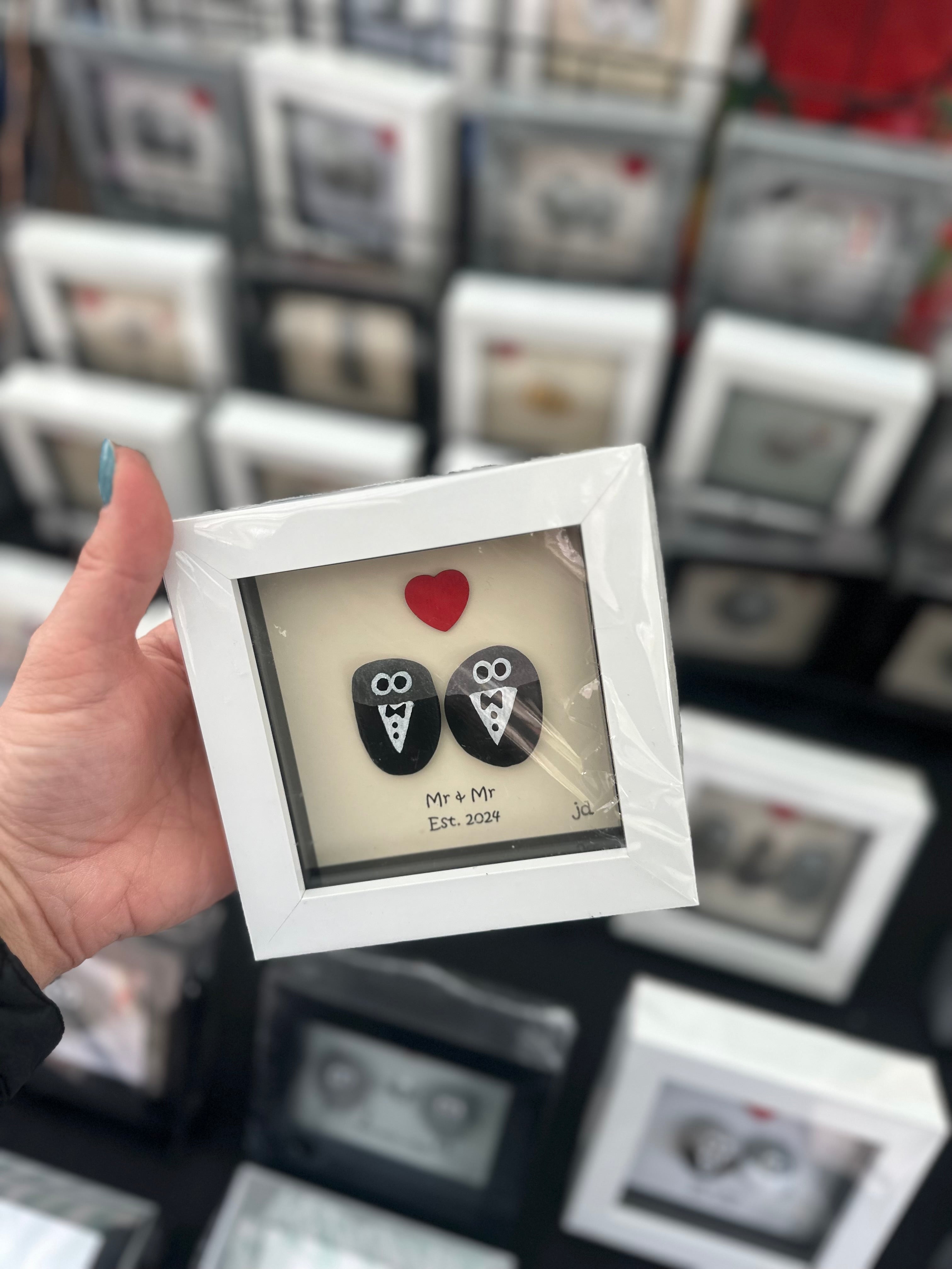 Mr & Mr Frame – Pebbled